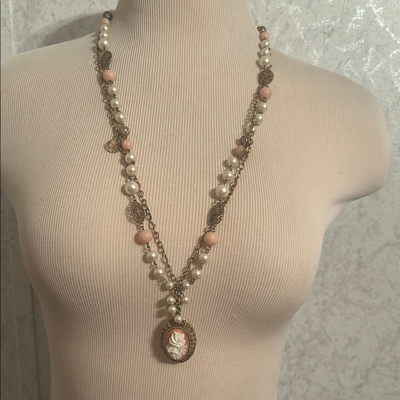 Vintage | Jewelry | Vintage Carolee Cameo Locket | Poshmark